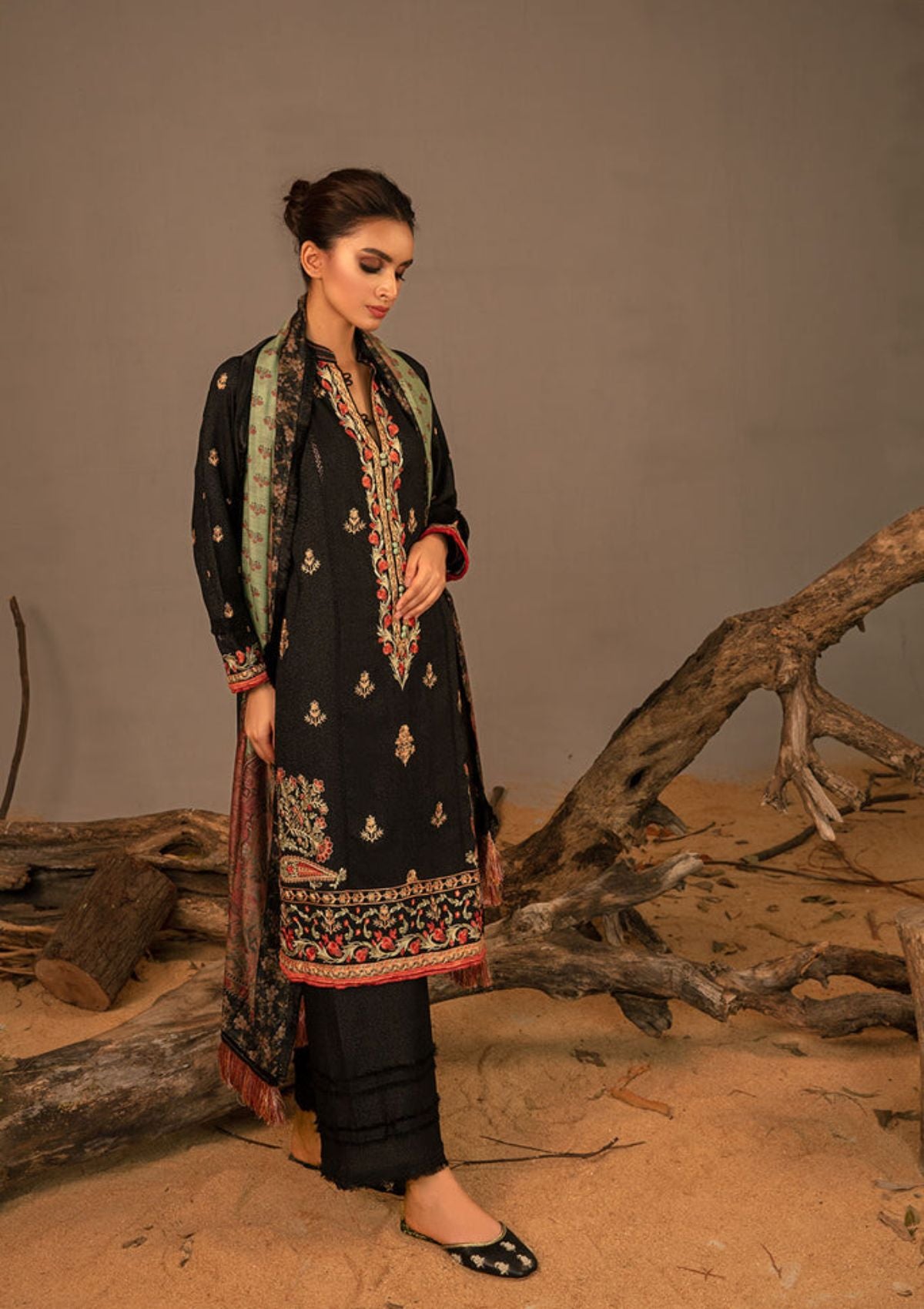 Sobia Nazir Autumn Winter'23 D-02A – Mohsin Saeed Fabrics