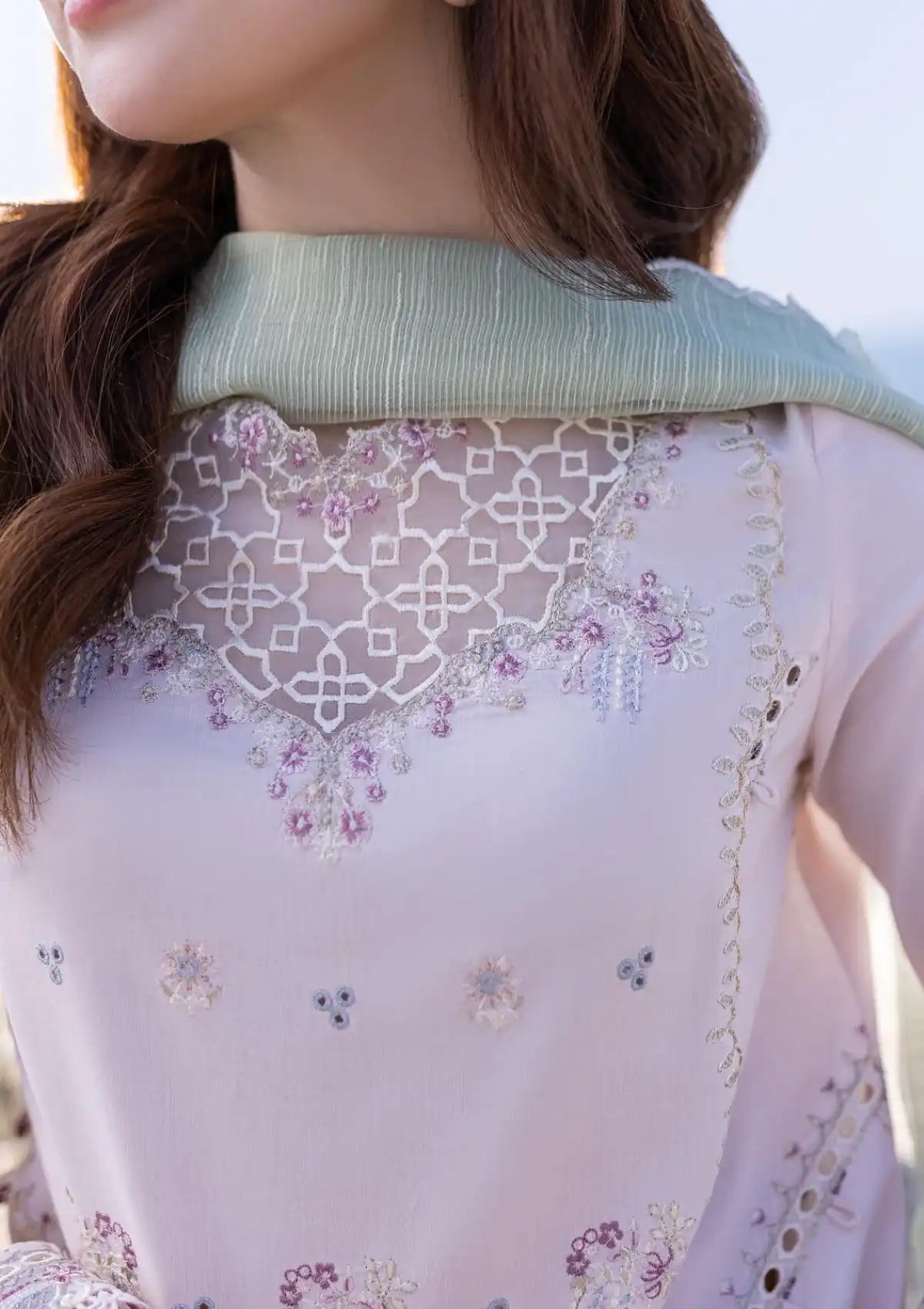 Qalamkar Sahil Kinare Luxury Lawn'24 FP-08 Nia – Mohsin Saeed Fabrics