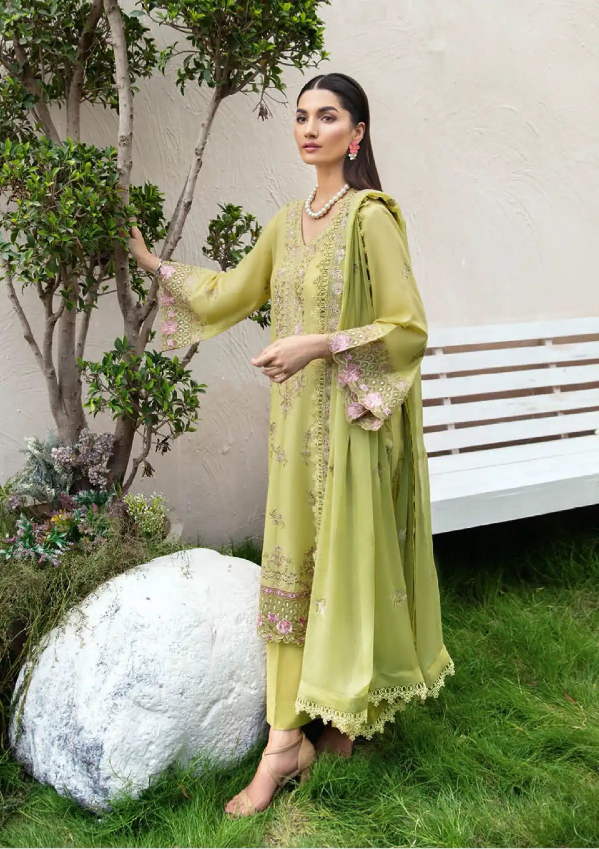 Ramsha Riwayat Luxury Lawn'25 Y-1007 – Mohsin Saeed Fabrics