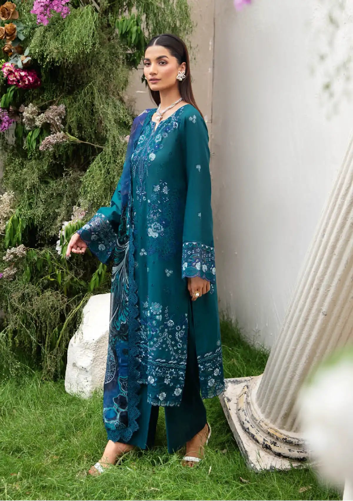 Ramsha Riwayat Luxury Lawn'25 Y-1002 – Mohsin Saeed Fabrics