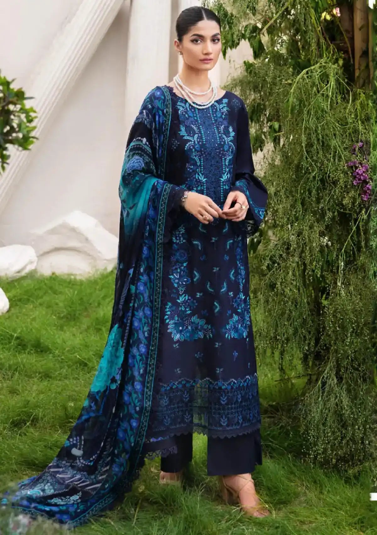 Ramsha Riwayat Luxury Lawn'25 Y-1005 – Mohsin Saeed Fabrics